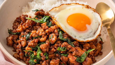 RECEPT | Vepřové mleté maso s thajskou bazalkou (Pad Kra Pao) - SambalShop